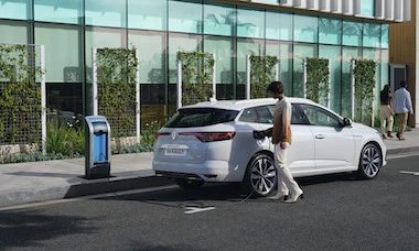 Garage Renault : Versailles - Retail Renault Group